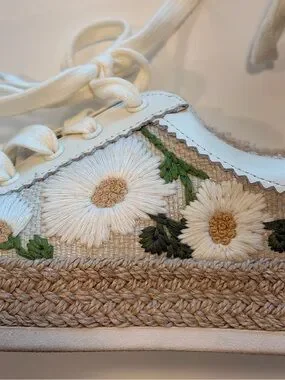 Dolce Vita | Shoes | Dolce Vita Azalia White Daisy Raffia Embroidered ...